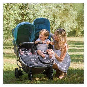 Comment bien choisir sa poussette double